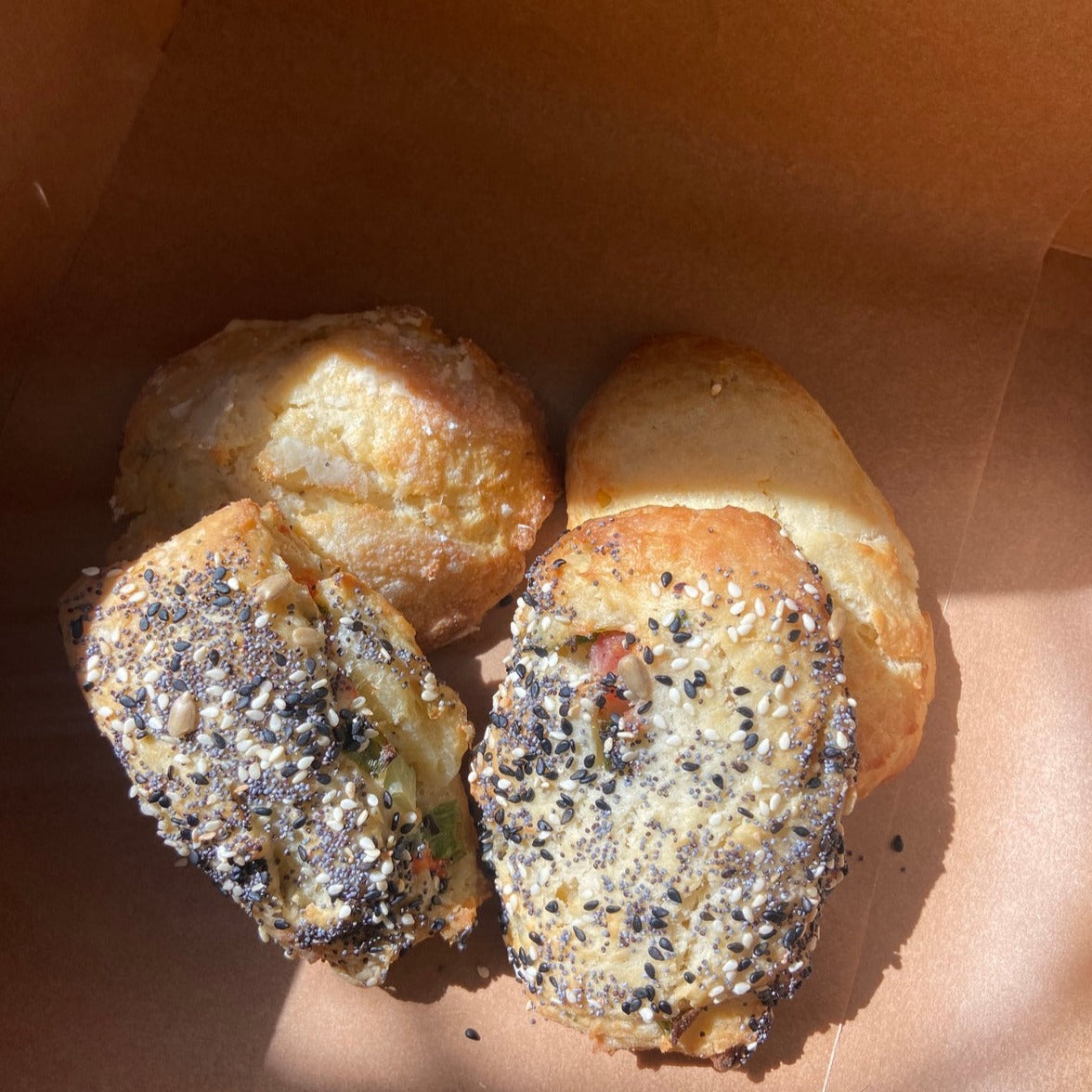 Box of 2 Classic Scones + 2 Bacon & Pancetta Scones – Bonjour Bakehouse